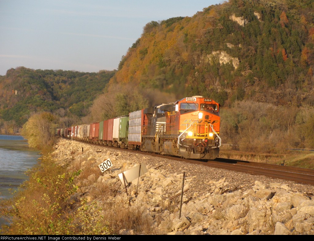 BNSF 4484 BNSF's Aurora Sub.